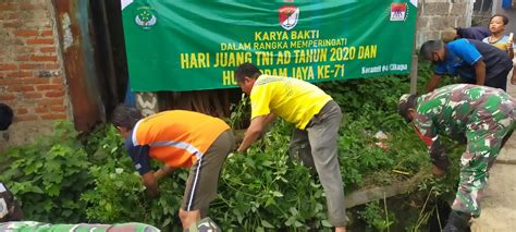 TNI Manunggal Bersama Rakyat Anggota Koramil 04 Cikupa Bersihkan