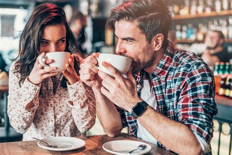 10 Body Language Signs Of Attraction Flirting Body Language