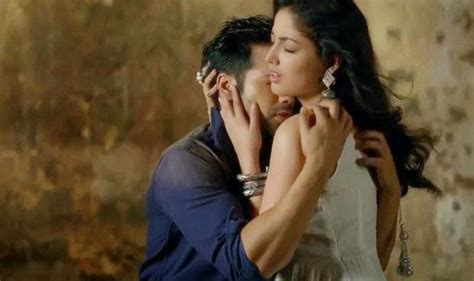 Yami Gautam Lip Lock Romance Scene With Varun Dhawan From Badlapur Movies