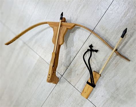 Bow And Arrow Display Hobbies And Toys Memorabilia And Collectibles