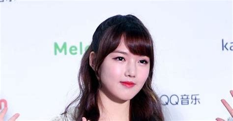 [사진]여자친구 예린 상큼발랄 손인사