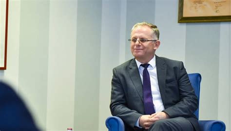 Besnik Bislimi U Mban Ders Medieve Tregon Se çka Dëshirojnë Të Dinë