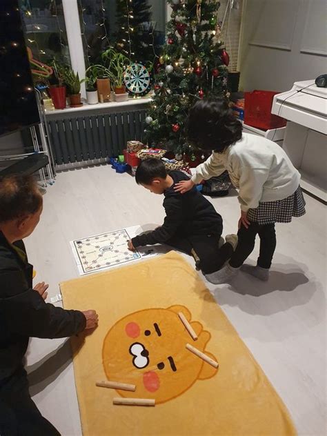 그리고 집안에서는 윷놀이 이안이가 특히 윷놀이를 너무 좋아해서 정말 한 200판은 한듯