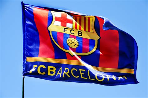 FC Barcelona skorzysta na problemach Manchesteru City Chodzi o dwóch piłkarzy Transfery info