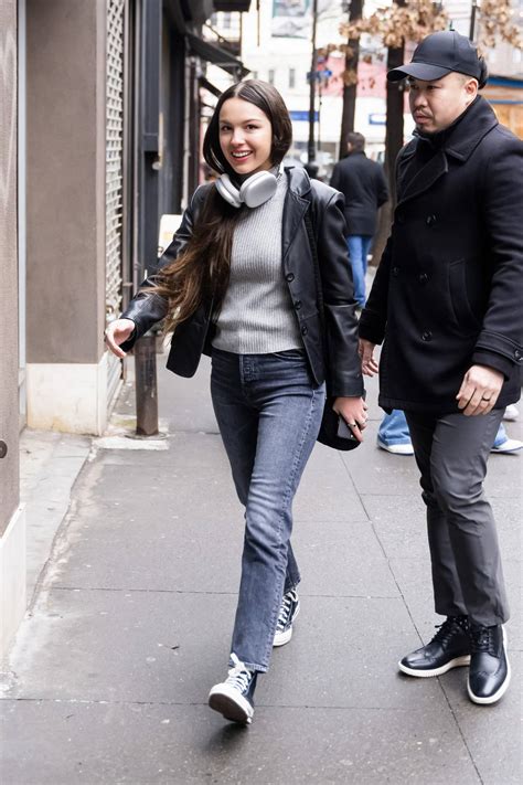 Olivia Rodrigo Looks Amazing In A Leather Jacket With Grey Sweater And