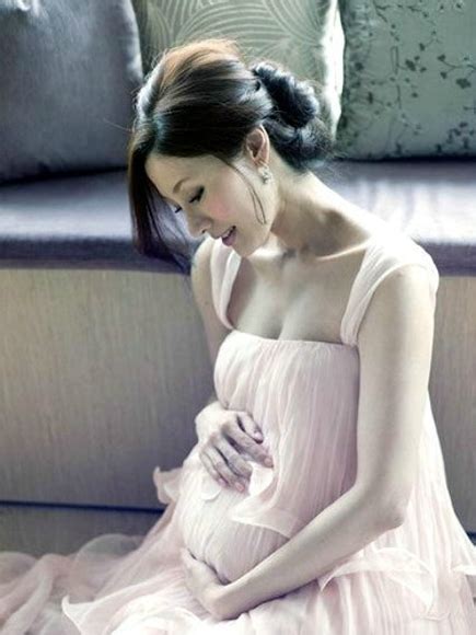 周杰伦爆昆凌预产期10月 盘点当红女星最美孕照3社会万象99养生堂