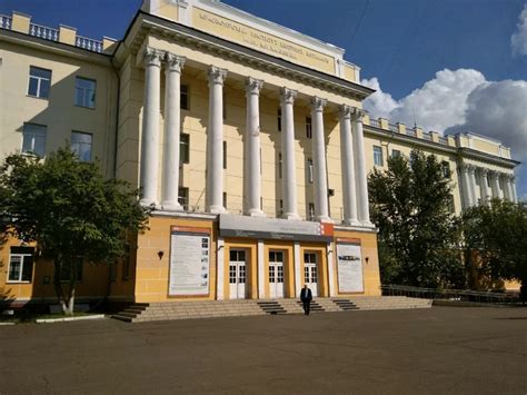 Создать мем лучшие вузы россии федеральный университет горный