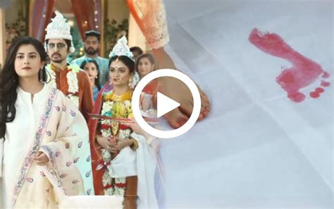 মেঘের শশুরবাড়ি অথচ আলতা পায়ে আগে ঘরে ঢুকে গেল ময়ূরী মেঘের অবদানে