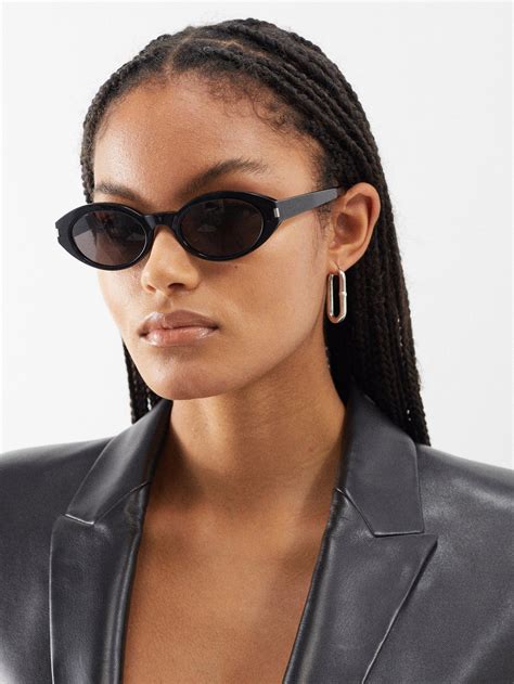 Shop The Oval Sunglass Trend With Pairs From 11 To 517 Who What Wear