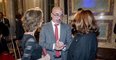 El delegado habla en el acto de Ayuso de la Constitución para acusarla