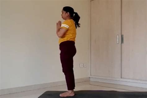 Yoga Session संपूर्ण स्‍वास्‍थ्‍य के लिए रोज करें सूर्य नमस्‍कार शरीर