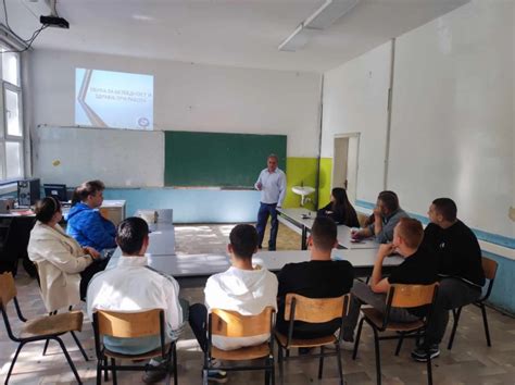 Во Кавадарци обука за млади да користат машини за реупотреба на мебел