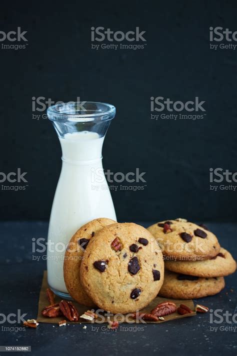 맛 있는 쿠키 초콜릿 및 피 캔 미국 요리입니다 갈색에 대한 스톡 사진 및 기타 이미지 갈색 러시아 바삭바삭한 Istock