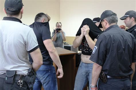 Адвокатите на задържаните полицаи В това дело свидетелите станаха