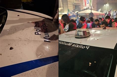 Festa Scudetto Napoli Tifosi Ballano Sullauto Dei Vigili Urbani E