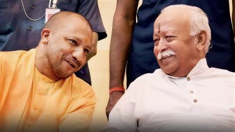 यूपी के सीएम योगी आदित्यनाथ की संघ प्रमुख डॉ मोहन भागवत से मुलाकात के