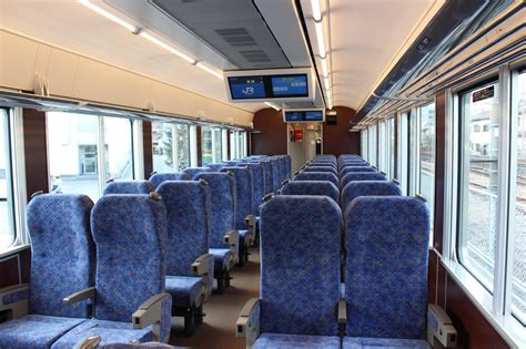 画像3：jr西日本、新快速「aシート」の新型車両を報道公開 3月18日から投入へ The Page Yahoo ファイナンス