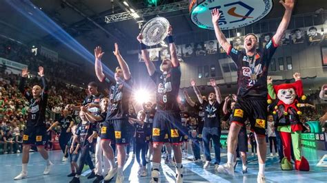 Handball Meisterschaft SC Magdeburg Feiert Triple Mit Seinen Fans