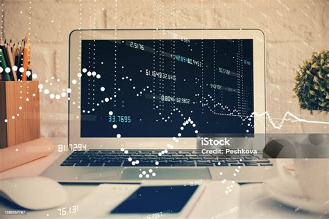 배경 및 기술 테마 도면에 개인용 컴퓨터와 데스크톱의 이중 노출 빅데이터의 개념 0명에 대한 스톡 사진 및 기타 이미지 0명 개념 경제 Istock