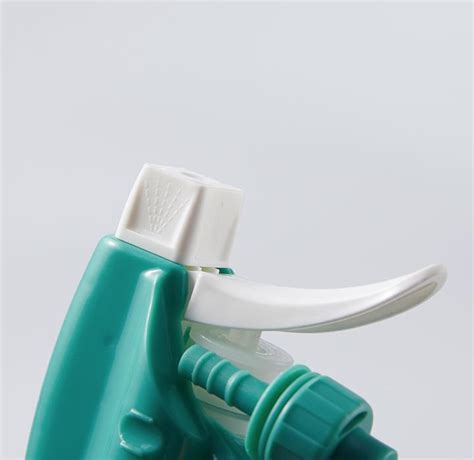 China Remote Trigger Sprayer Adjustable Nozzle Suppliers Manufacturers
