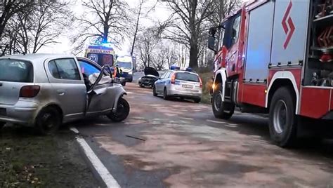 Zderzenie dwóch osobówek w Lubuczewie Pięć osób zostało rannych