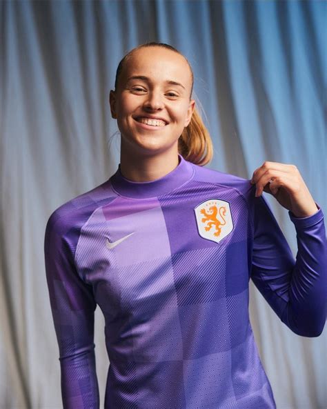 Daphne Van Domselaar R Girlssoccer