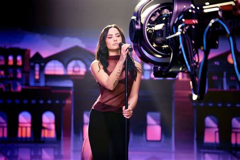Vídeo Demi Lovato Faz Performance De Here All Night Internacional