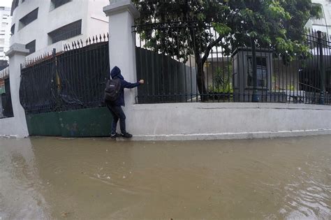 Chuva provoca alagamentos e deslizamento no Rio de Janeiro Notícias R Rio de Janeiro