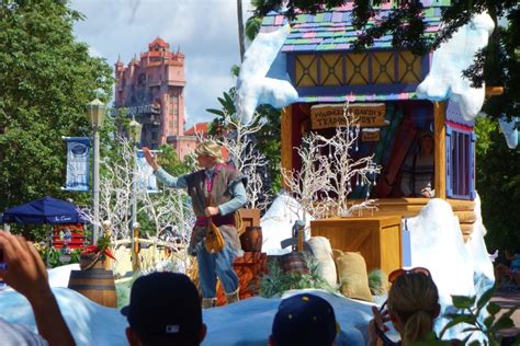 Review Anna And Elsas Royal Welcome Parade At Disneys Hollywood