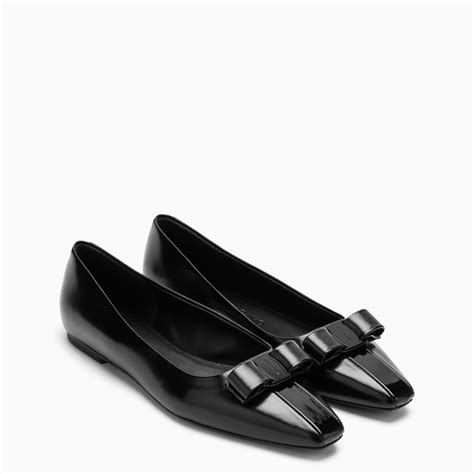 Ferragamo Schwarzer Ballerina Aus Leder Thedoublef