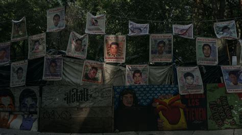 Miles De Mensajes De Texto Dan Nuevas Pistas Del Caso Ayotzinapa The