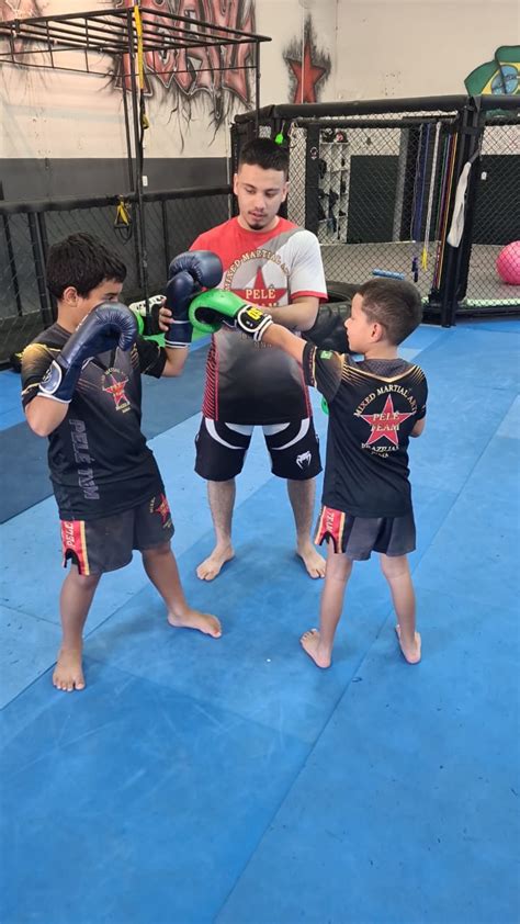 Projeto Virando o Jogo tem inscrições abertas para Muay Thai em Penha