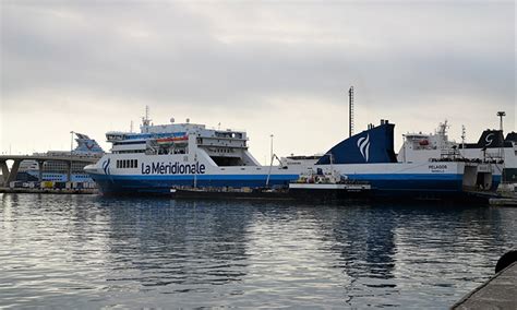 Un Nou Ferri Connecta El Port De Barcelona I Tangermed Exterior
