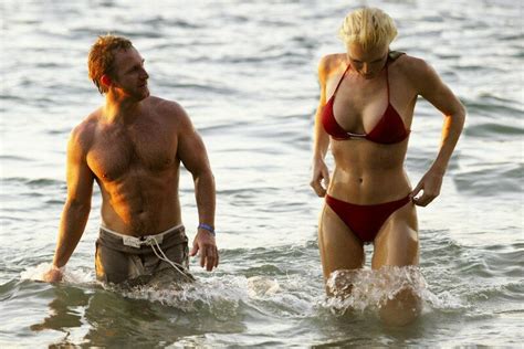 New Collage Minigiantess Center Forum