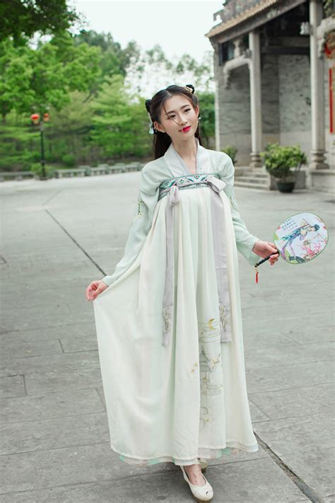 汉服上襦怎么穿 汉服怎么穿 入汉服圈的基础知识 大山谷图库