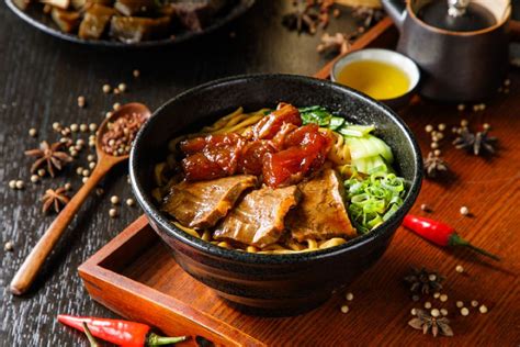 知名燒肉品牌胡同也賣牛肉麵囉！飄香牛肉麵在「胡董牛麵所」開賣啦！