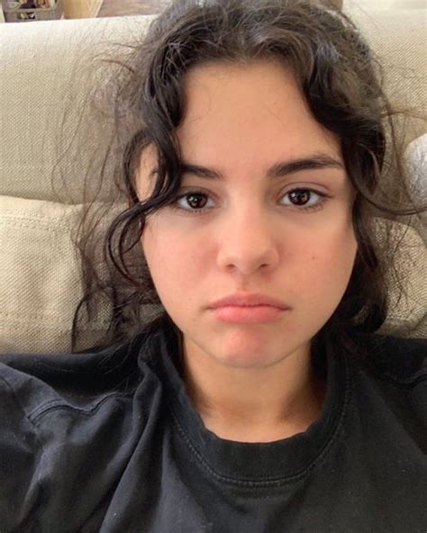 Selena Gomez publica selfie donde luce su pelo al natural y sin maquillaje | El Universal
