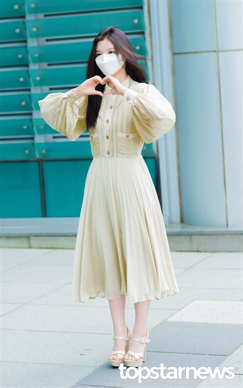 [hd포토] 김유정 바람을 맞으며 홍천기 제작발표회 출근길 네이트 연예
