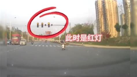 机动车闯红灯，遇上电动车逆行闯红灯