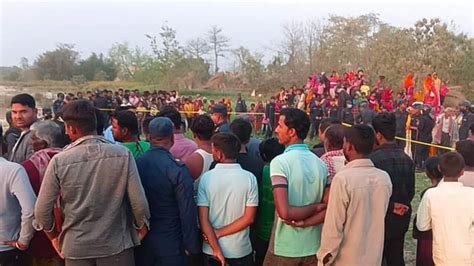 सिरहामा घाँस लिन गएकी पत्नीको हँसियाले घाँटी रेटेर हत्या