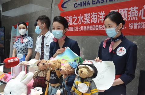 空姐摆地摊 东航西北客舱部开展义捐义卖活动 中国民用航空网