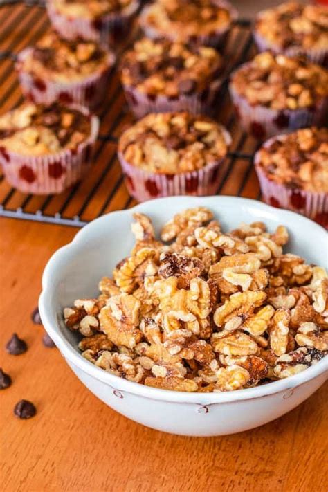 Banana Chocolate Chip Muffins With Cinnamon Streusel Sallys Baking