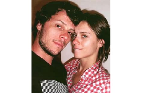 Foto Carolina Dieckmann Ousou Ao Publicar Fotos Antigas E Sem Maquiagem Ao Lado Do Marido