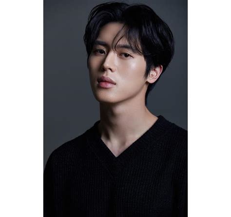 이주안 방용국 소속사 Yy엔터와 전속계약 한국일보