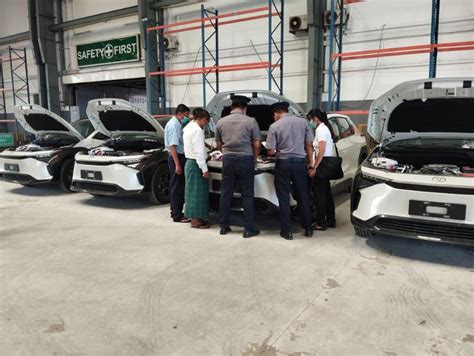 လျှပ်စစ်သုံးမော်တော်ယာဉ်များရန်ကုန်ဆိပ်ကမ်းသို့ရောက်ရှိ Myanmar Digital News