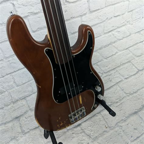 1976 Fender Fretless P Bass Evolution Music