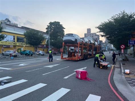 影台中南屯死亡車禍 機車外送員撞載汽車拖板車 頭部重創慘死