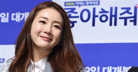 [photopic] 최지우 수줍어하는 모습에 눈길 사랑스러운 지우히메