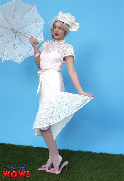 Naughty Pinup Girl Amy Green Showing Boobies Photos