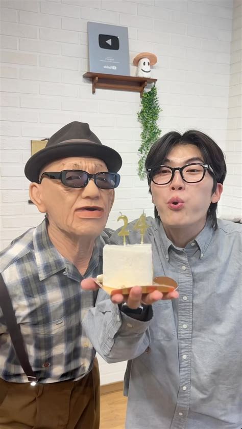 Brickgrandpa 벽돌할아버지 손주덜 거인의 어깨에 올라서라잉 😎 Instagram
